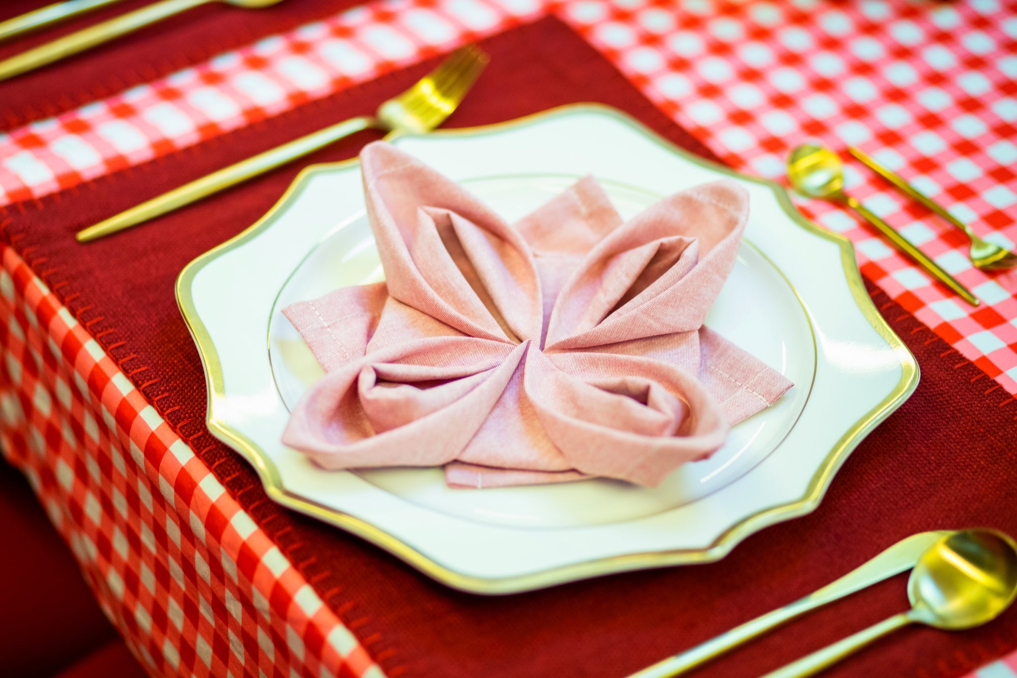How to fold a lotus flower napkin – goodluckhumans